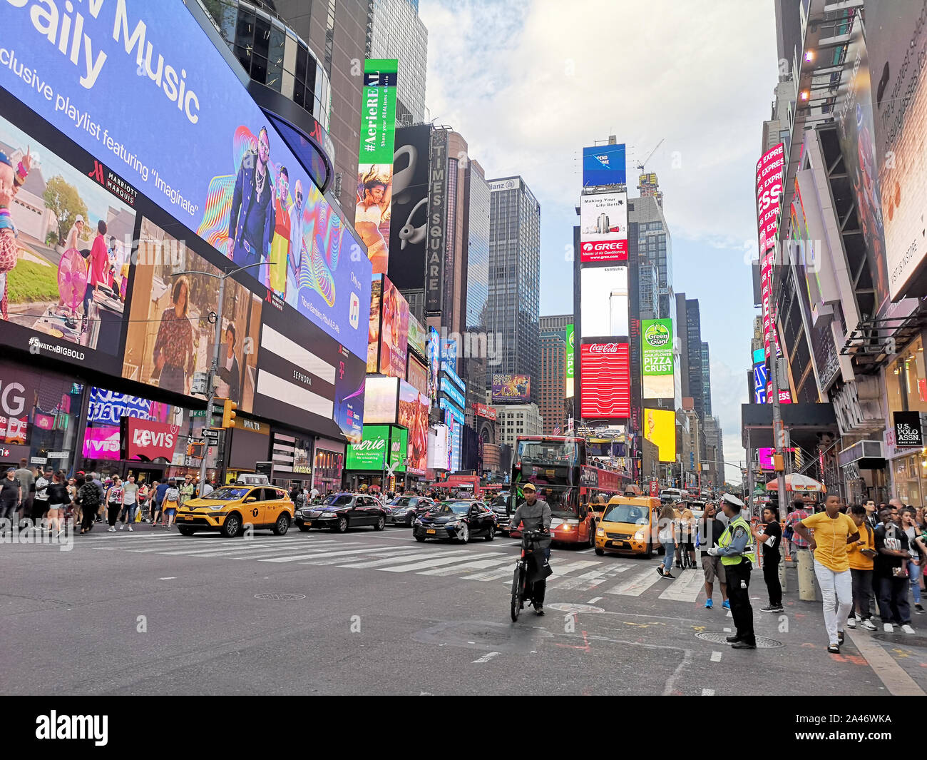 New York, USA. 08th Sep, 2019. Cars and taxis are on their way in Times ...