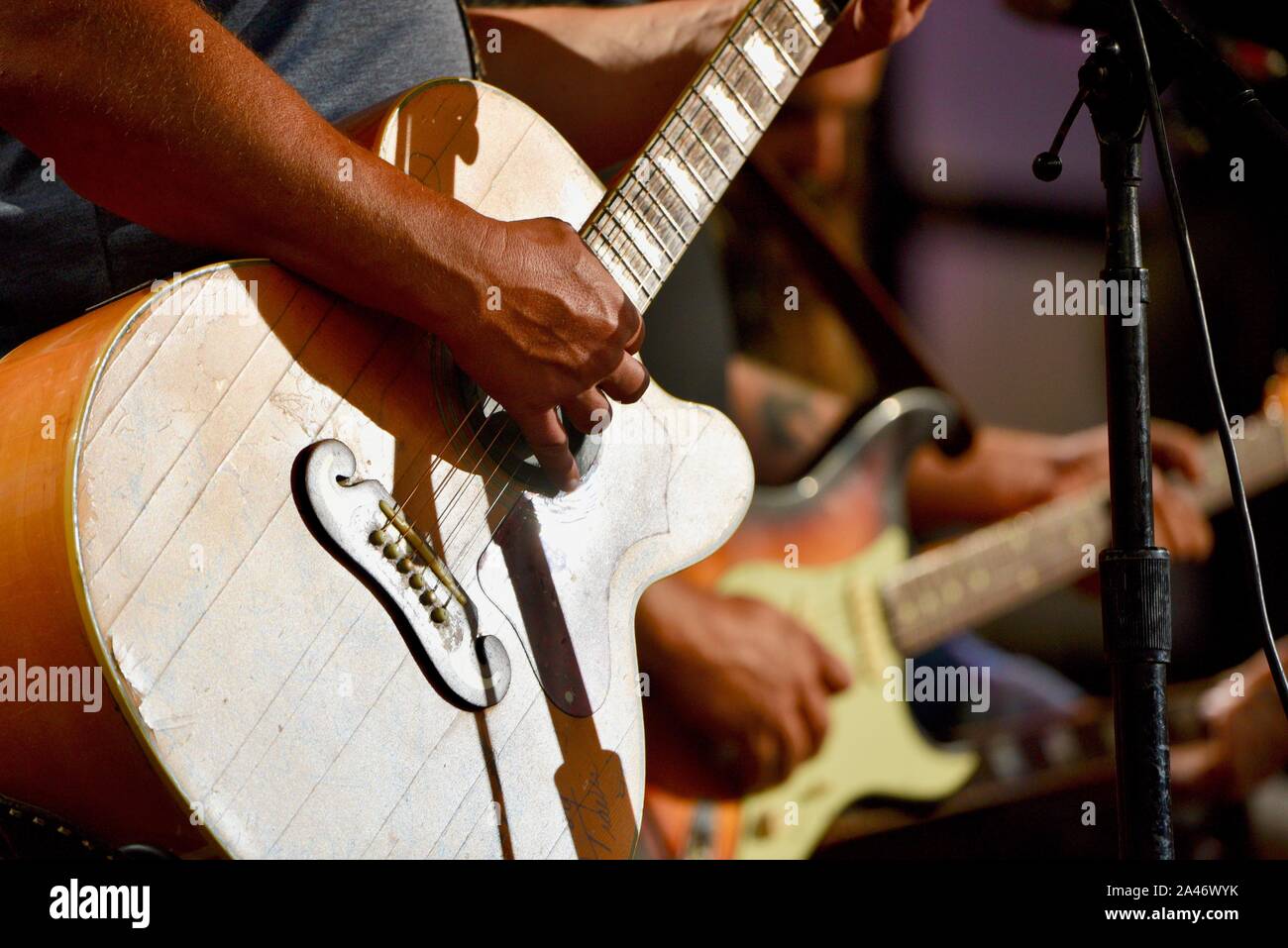 Singing with guitar to veteran hi-res stock photography and images - Alamy