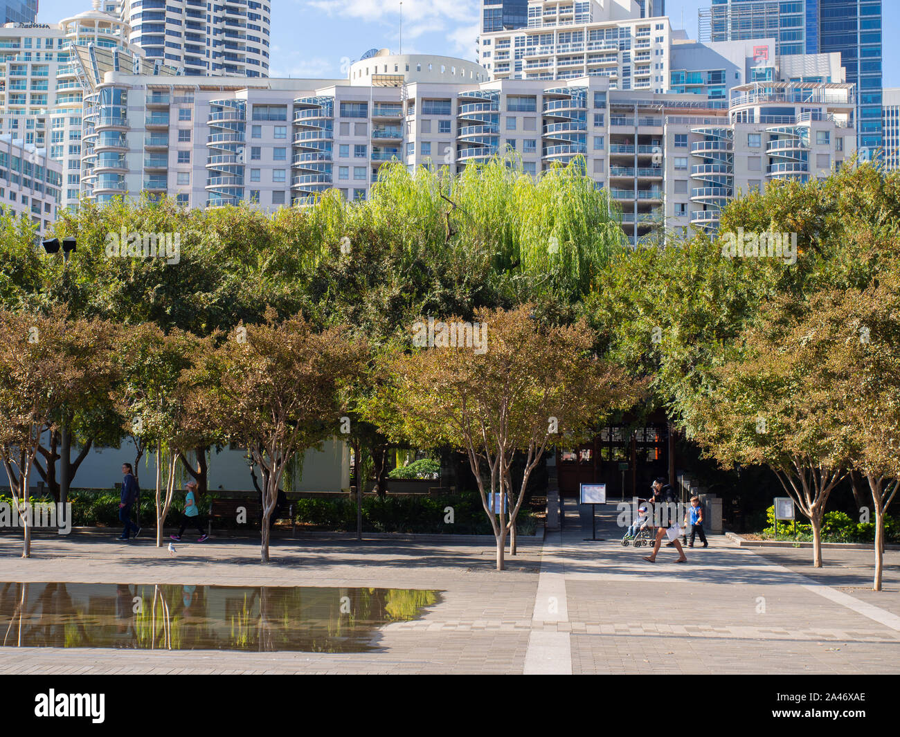 People Walking Through Darling Quarter In Sydney Stock Photo - Alamy