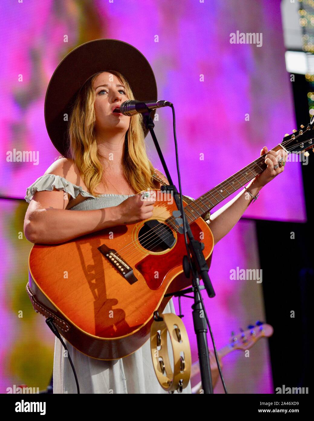 Nashville female musician hat hi-res stock photography and images - Alamy