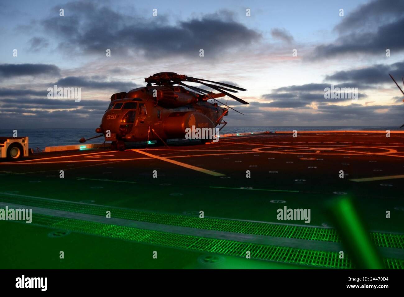 Flight deck, USS Anchorage (LPD 23) 14071 Stock Photo - Alamy