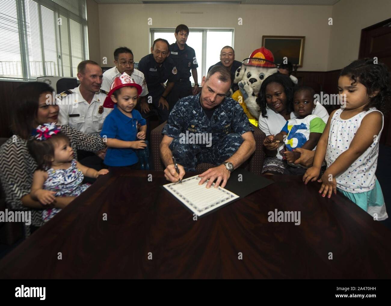 Proclamation signing hi-res stock photography and images - Alamy