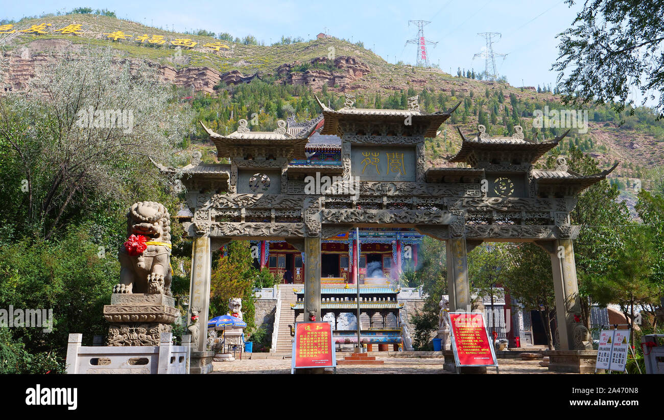 Tulou Temple of Beishan Mountain, Yongxing Temple in Xining Qinghai ...
