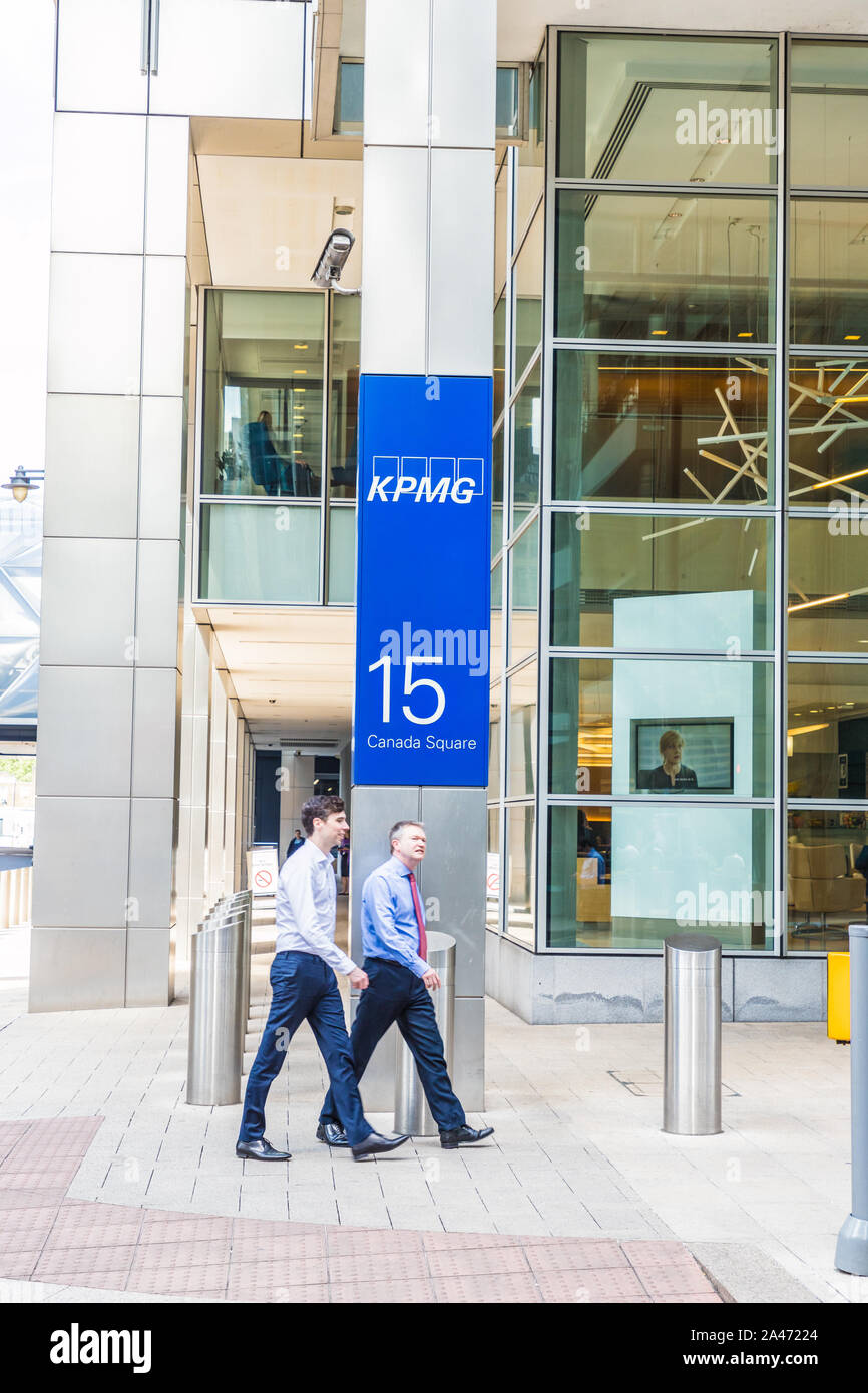 Kpmg building in canary wharf hi-res stock photography and images - Alamy