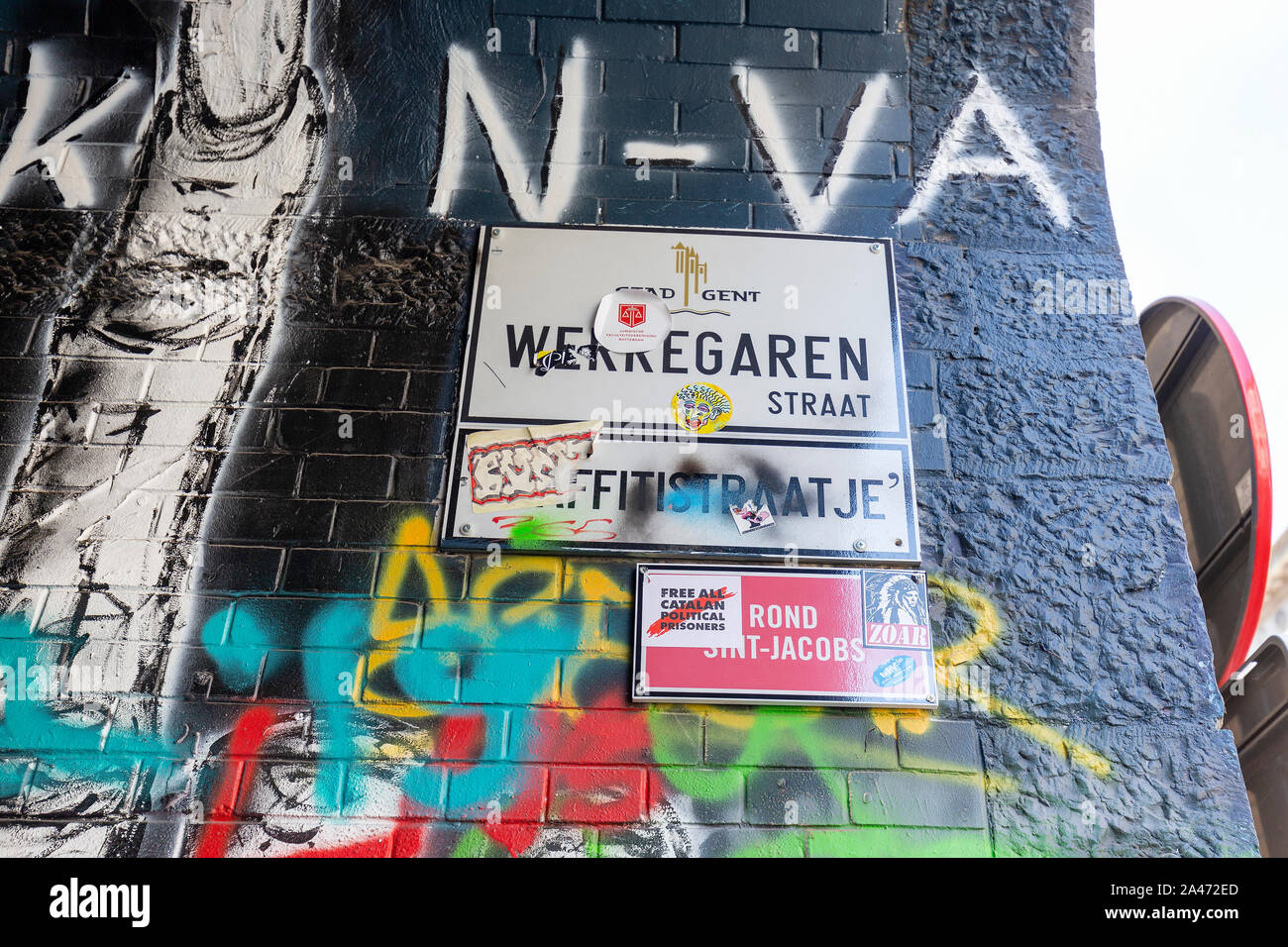 Graffiti street gent hi-res stock photography and images - Alamy