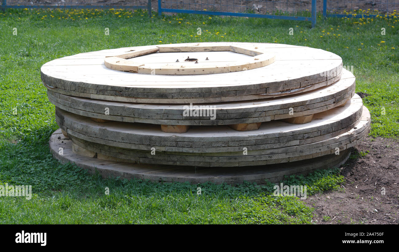 Ring of grass hi-res stock photography and images - Alamy