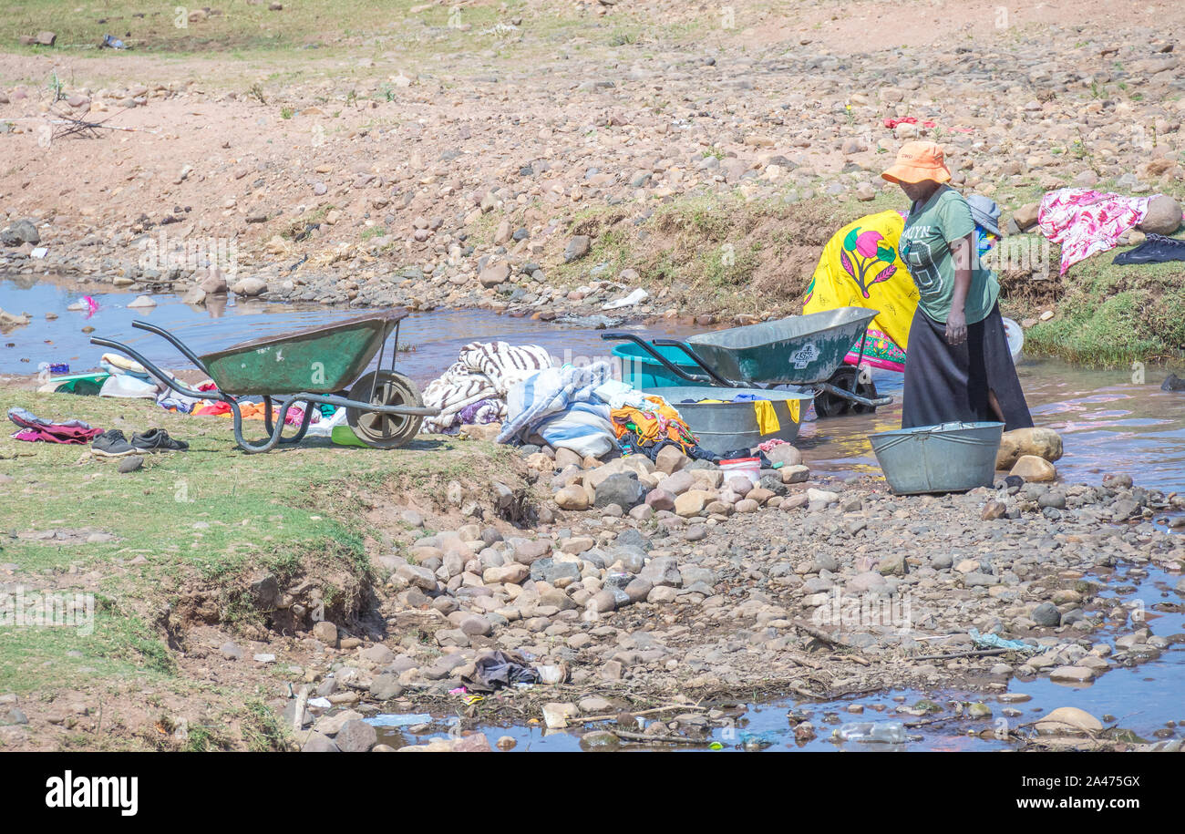 African women washing hi-res stock photography and images - Alamy