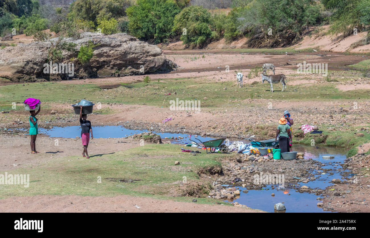 African women washing hi-res stock photography and images - Alamy