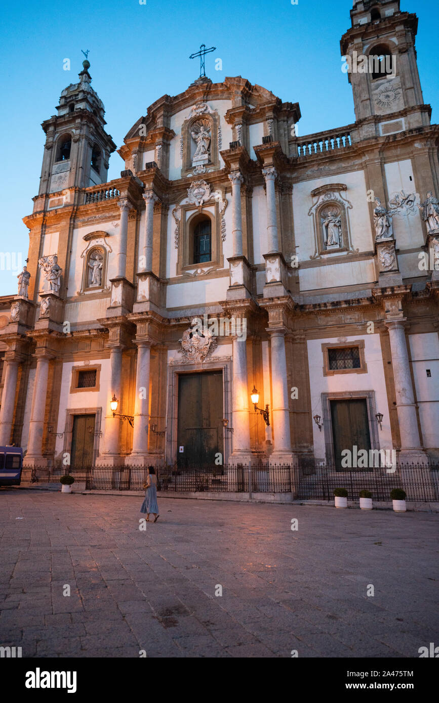 Iphone outside church hi-res stock photography and images - Alamy