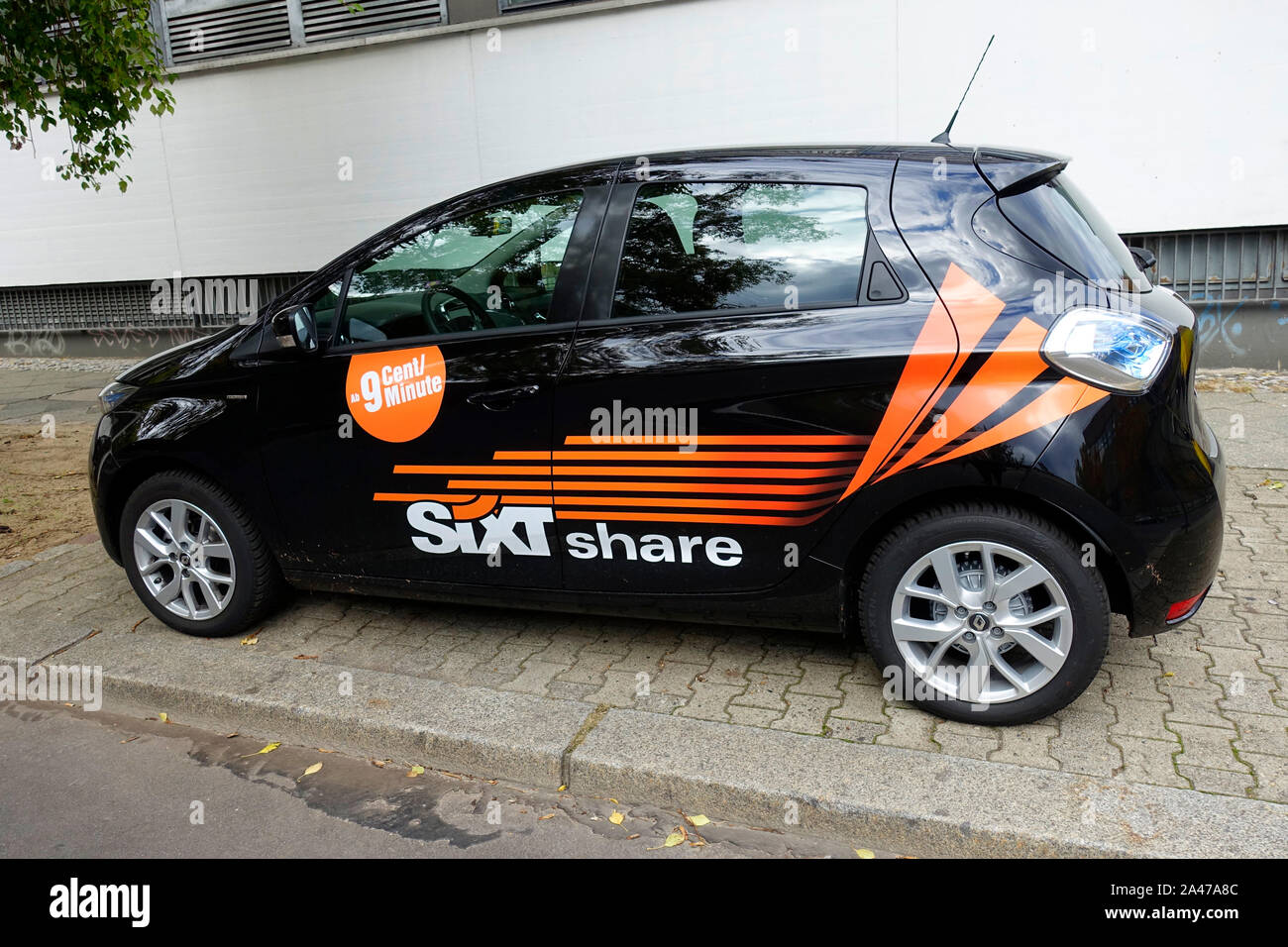 Sixt share logo hi-res stock photography and images - Alamy