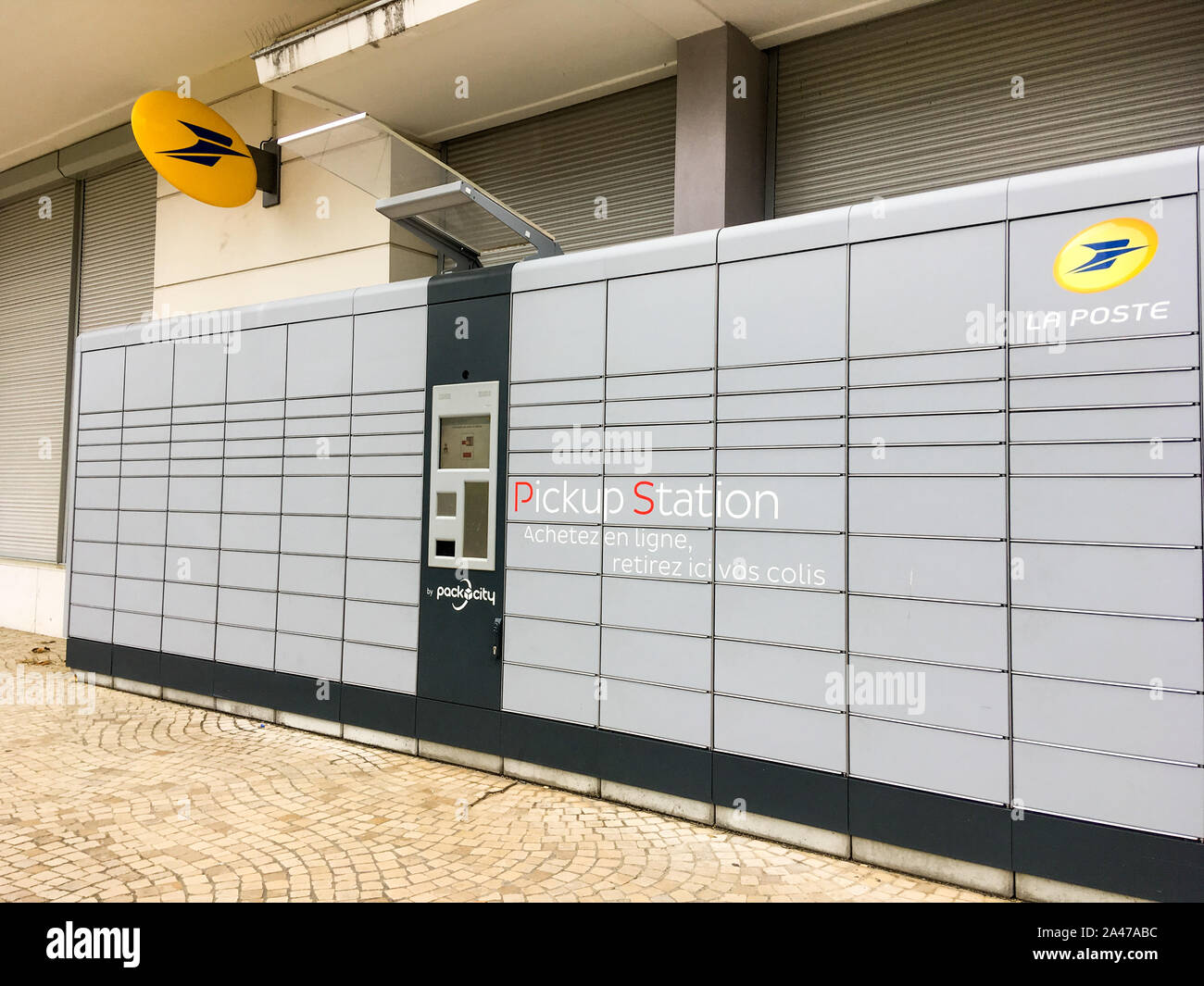 La Poste Pick-up Station, a new way to deliver post packs, Bron, France ...