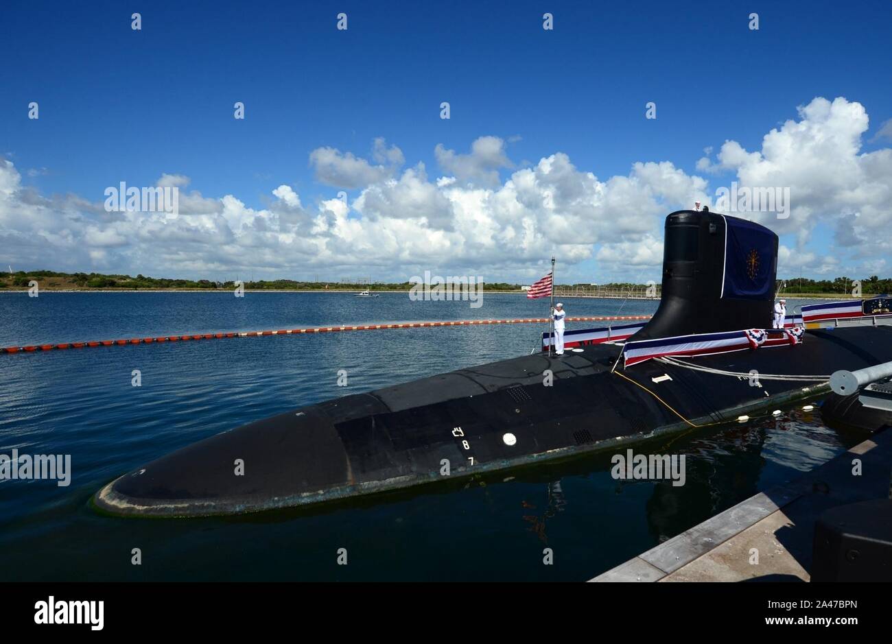 First Navy Jack is raised during the commissioning ceremony of the USS ...