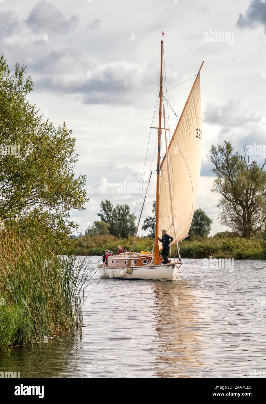 Norfolk broads boat hi-res stock photography and images - Alamy