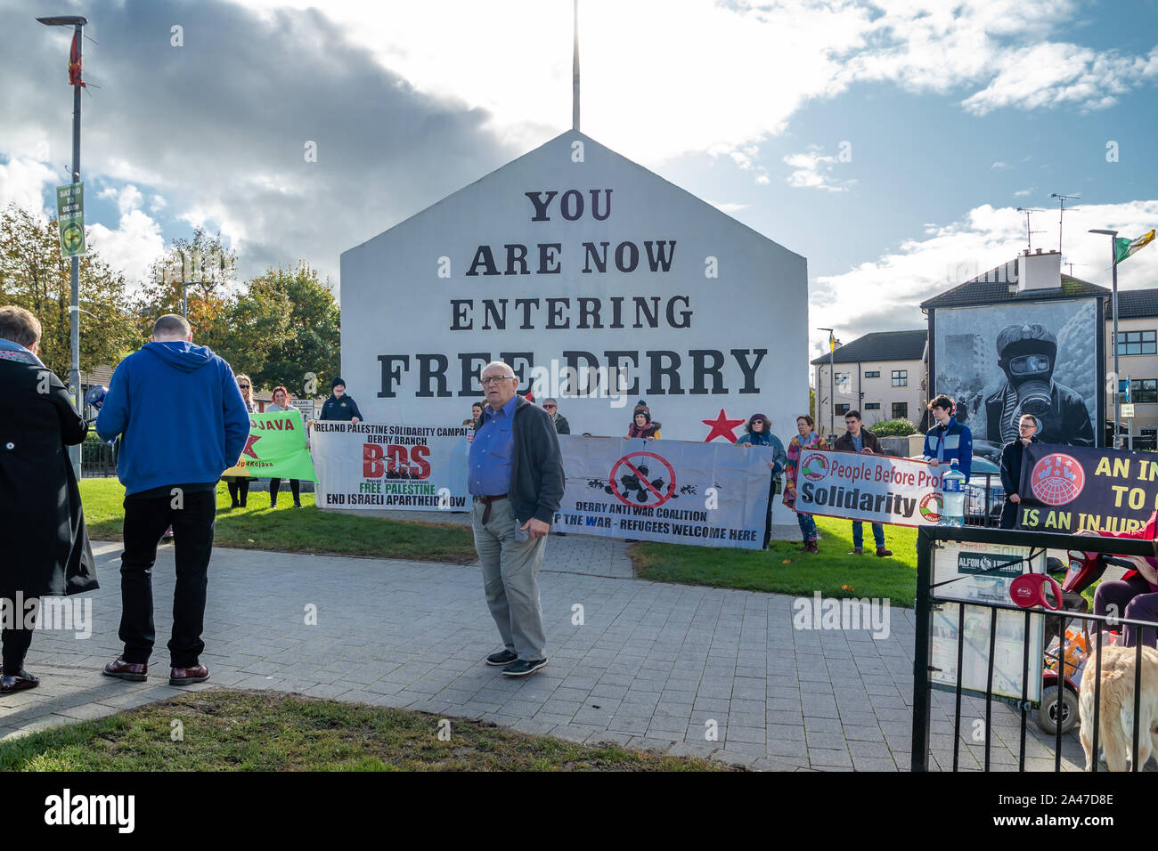 Free derry wall hi-res stock photography and images - Alamy