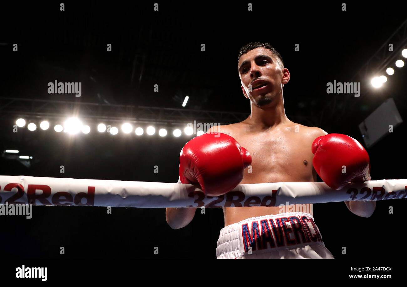 Featherweight contest first direct arena hi-res stock photography and ...