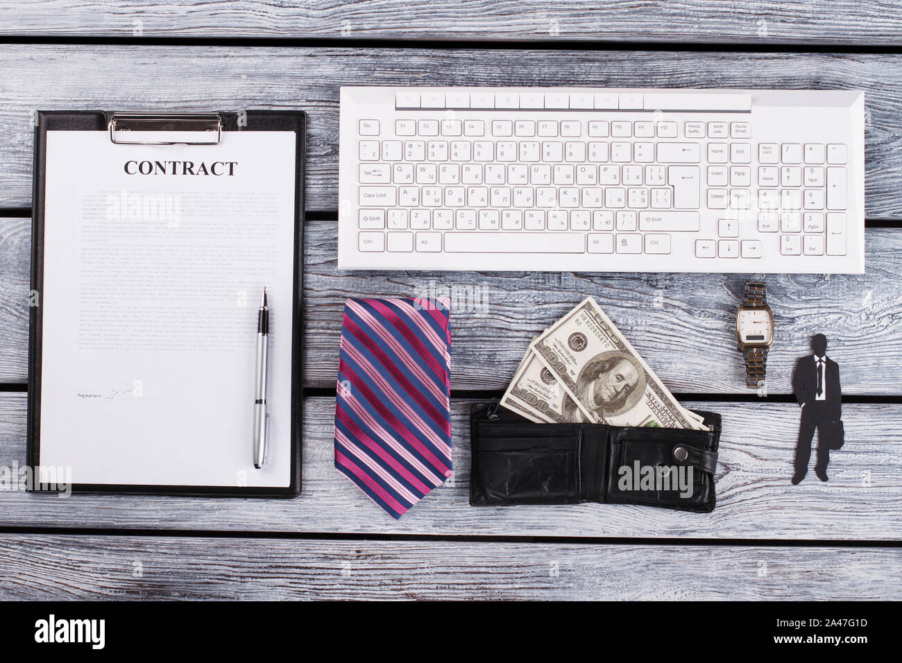 Signed paper deal contract hi-res stock photography and images - Alamy