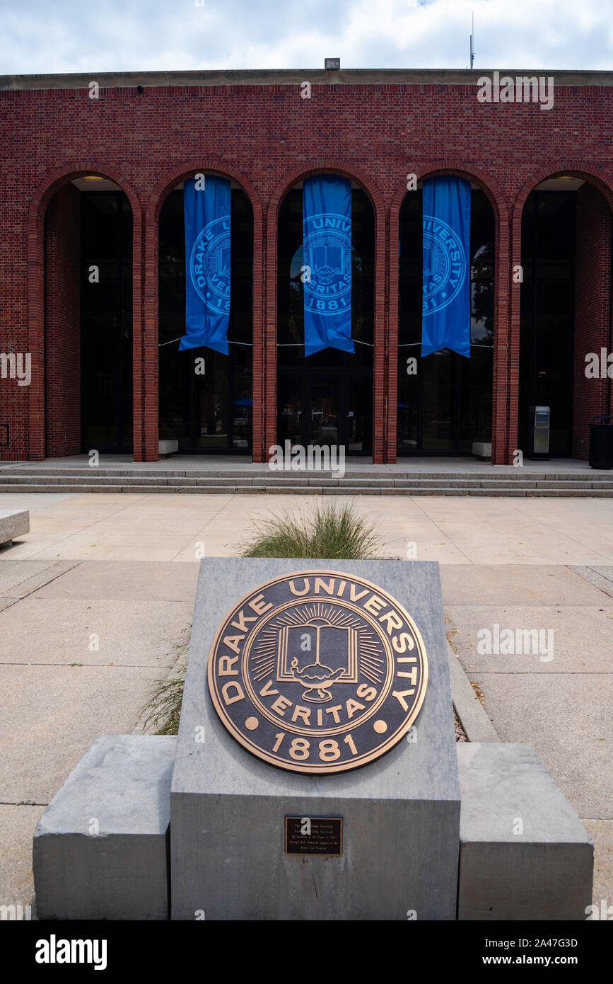 Image of Drake University, a mid-sized private university in Des Moines ...