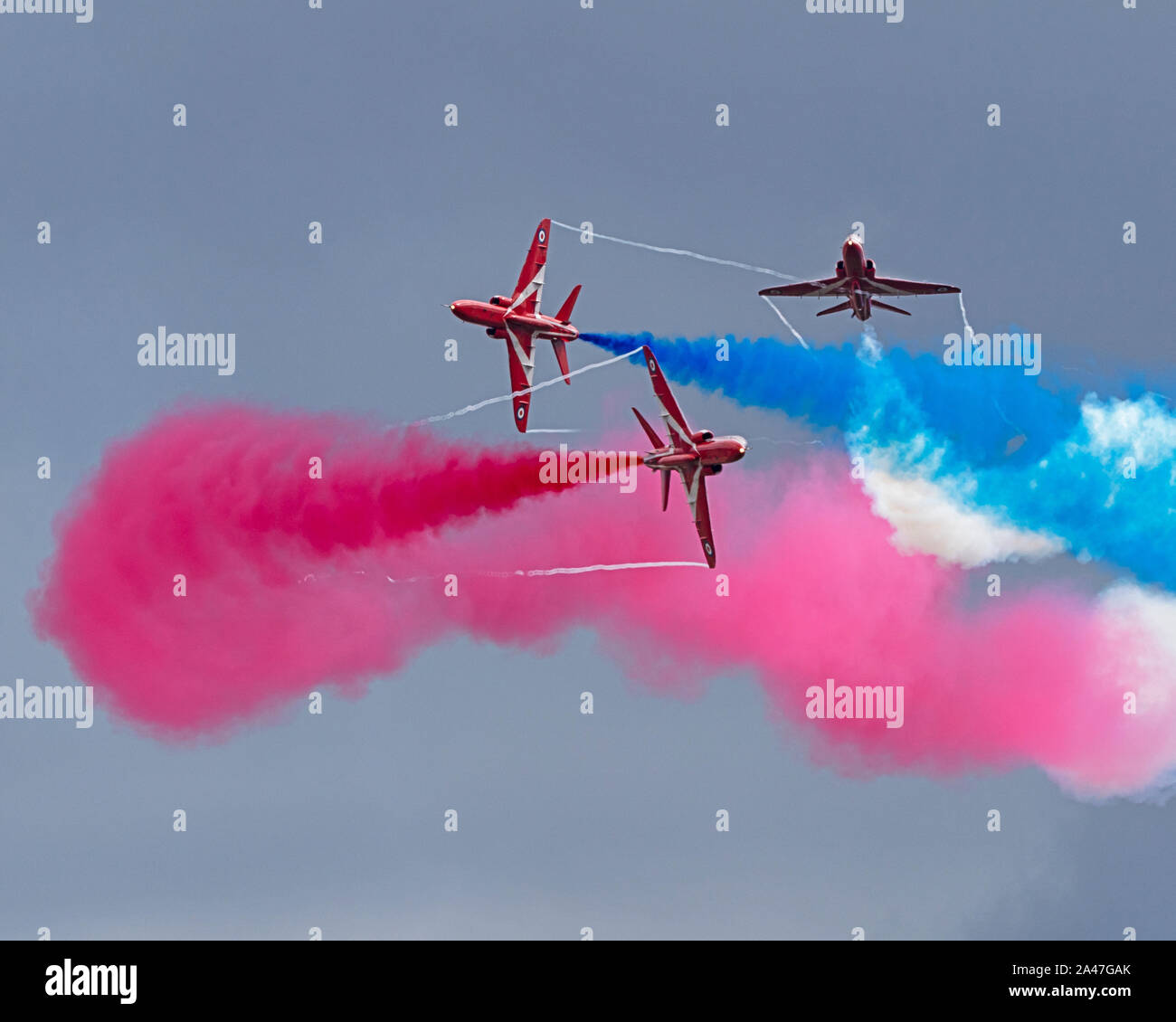 Airplanes Royal Air Force Red Arrows perform Stock Photo - Alamy