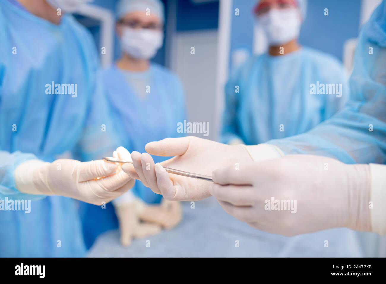 Doctor assistant surgeon hi-res stock photography and images - Alamy