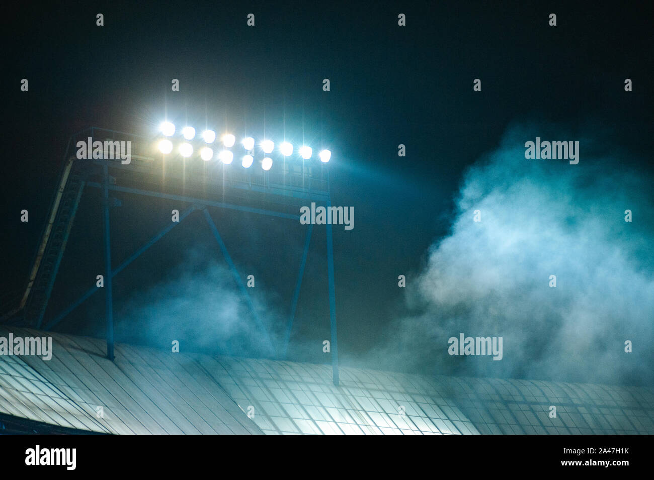 Stadium lights with fog hi-res stock photography and images - Alamy
