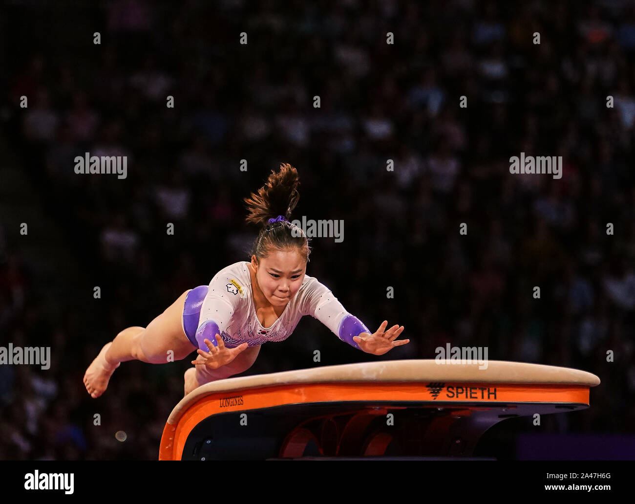 Qi qi gymnastics hi-res stock photography and images - Alamy