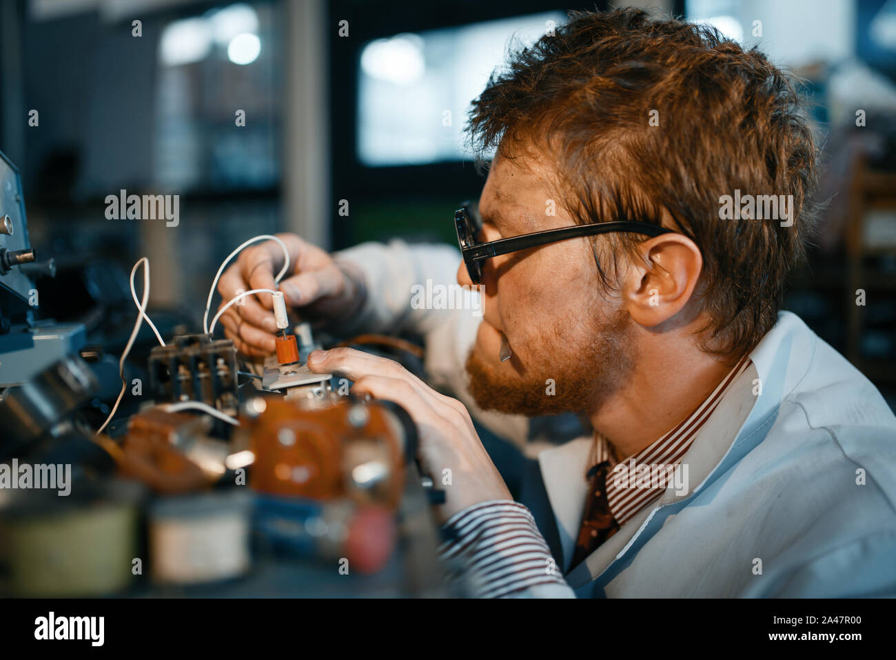 Electrical engineering lab hi-res stock photography and images - Alamy