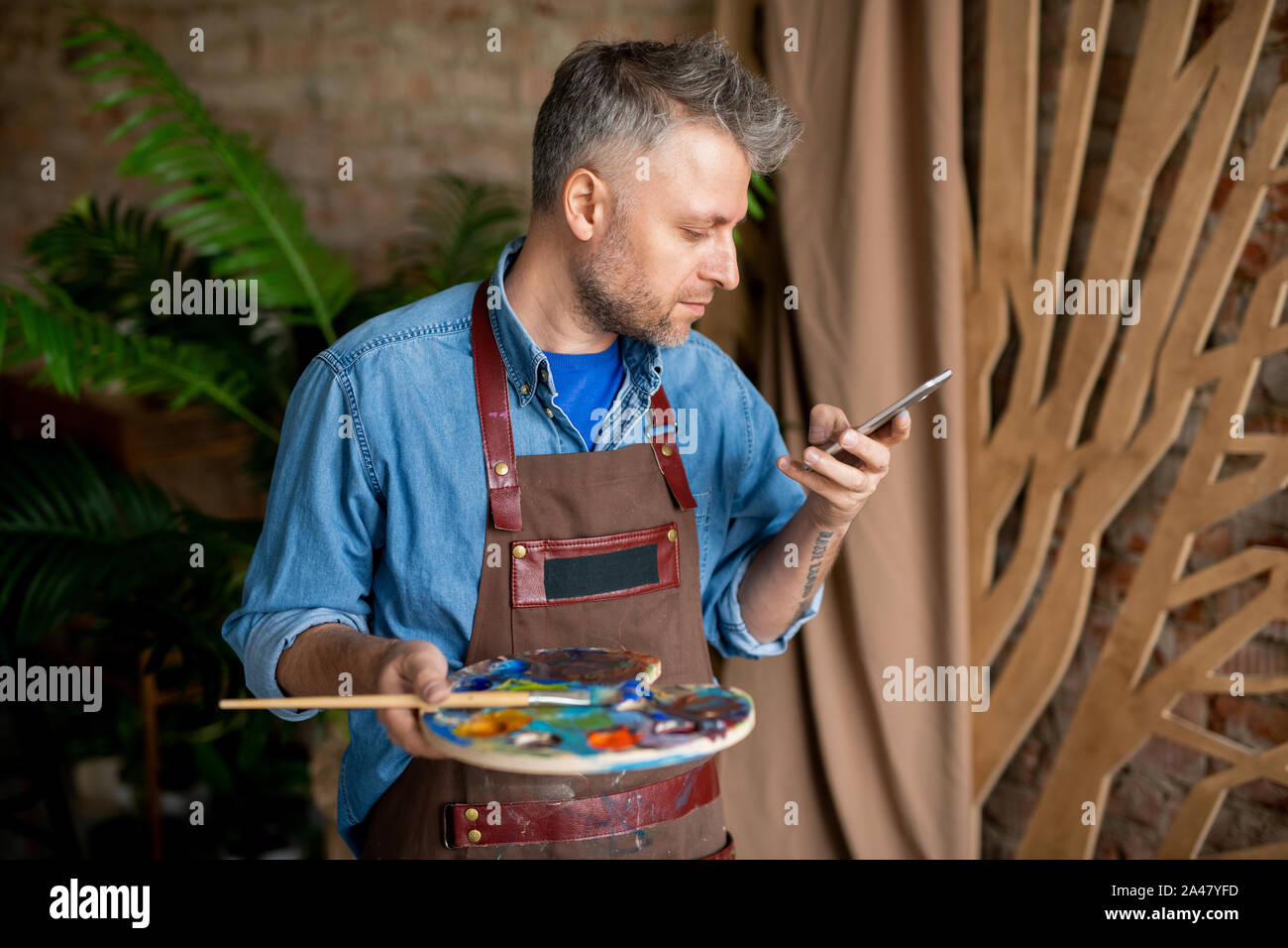 Creative painter hi-res stock photography and images - Alamy