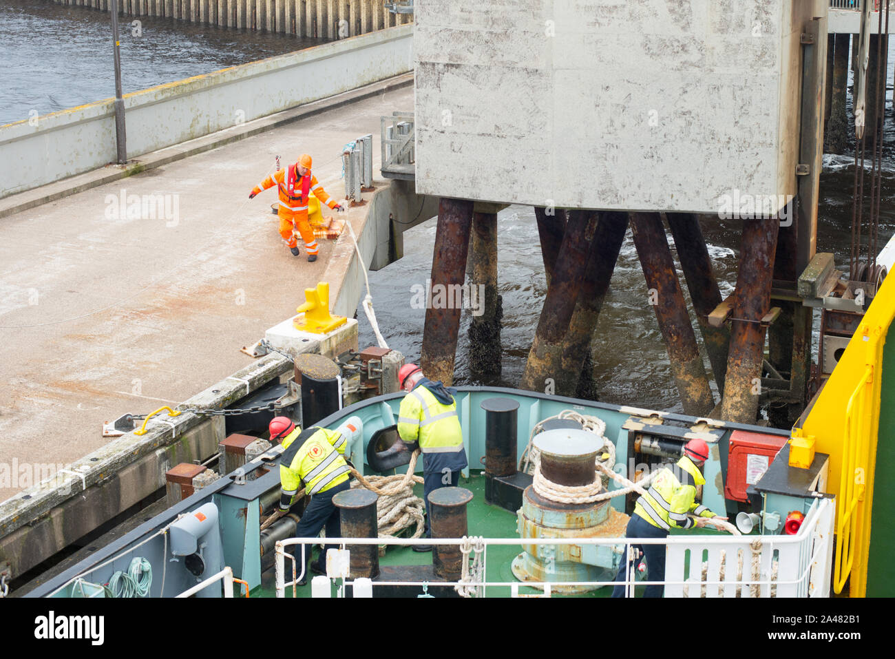 Port staff hi-res stock photography and images - Alamy
