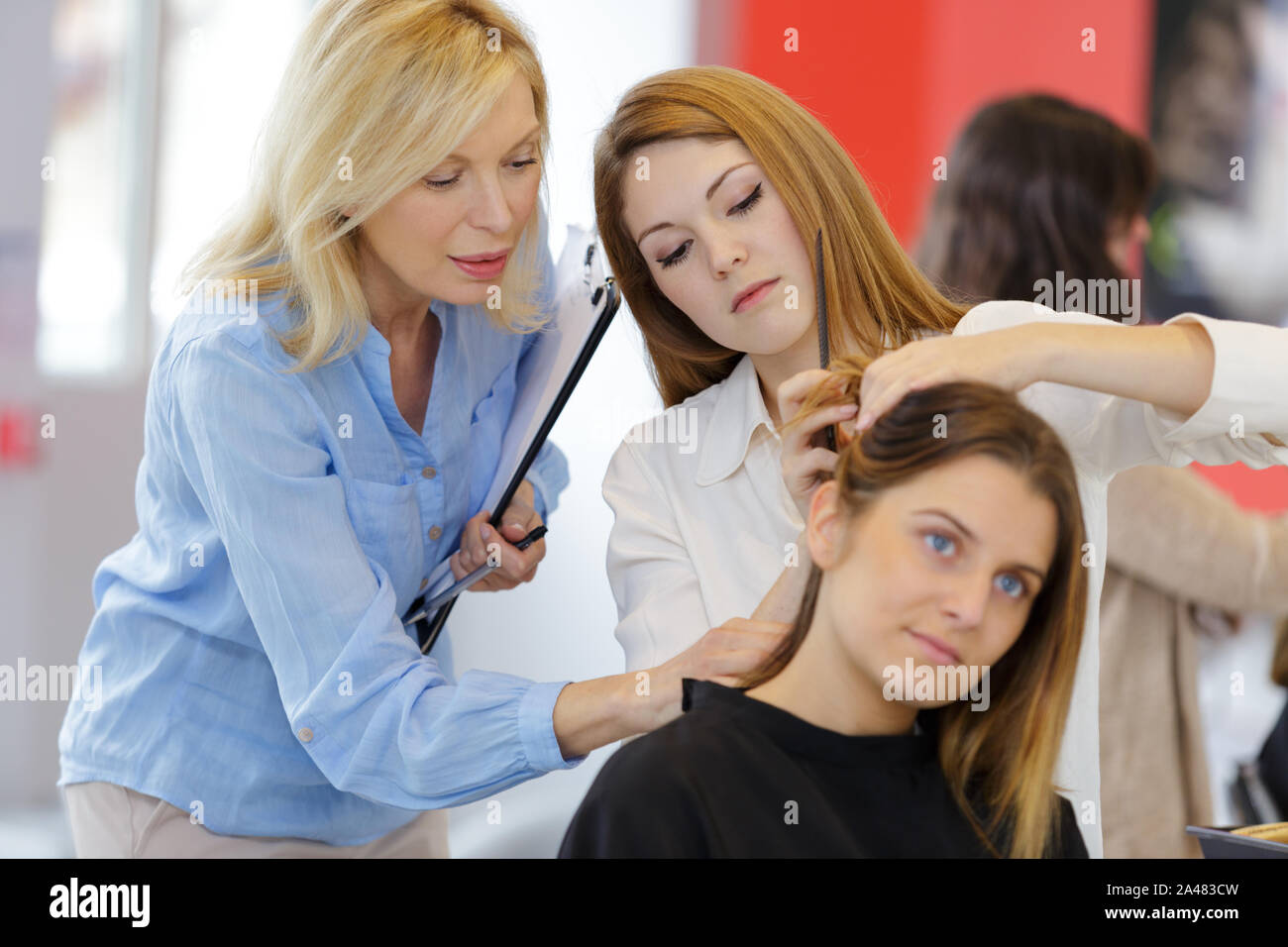 pretty female hairdresser training on an apprentice head Stock Photo ...