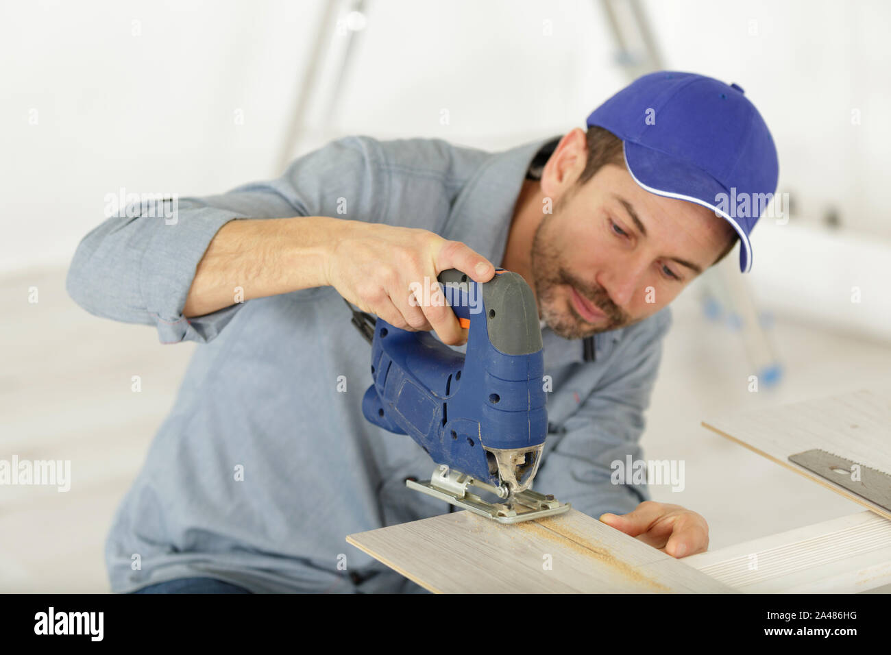 man cutting wood on electric saw Stock Photo - Alamy