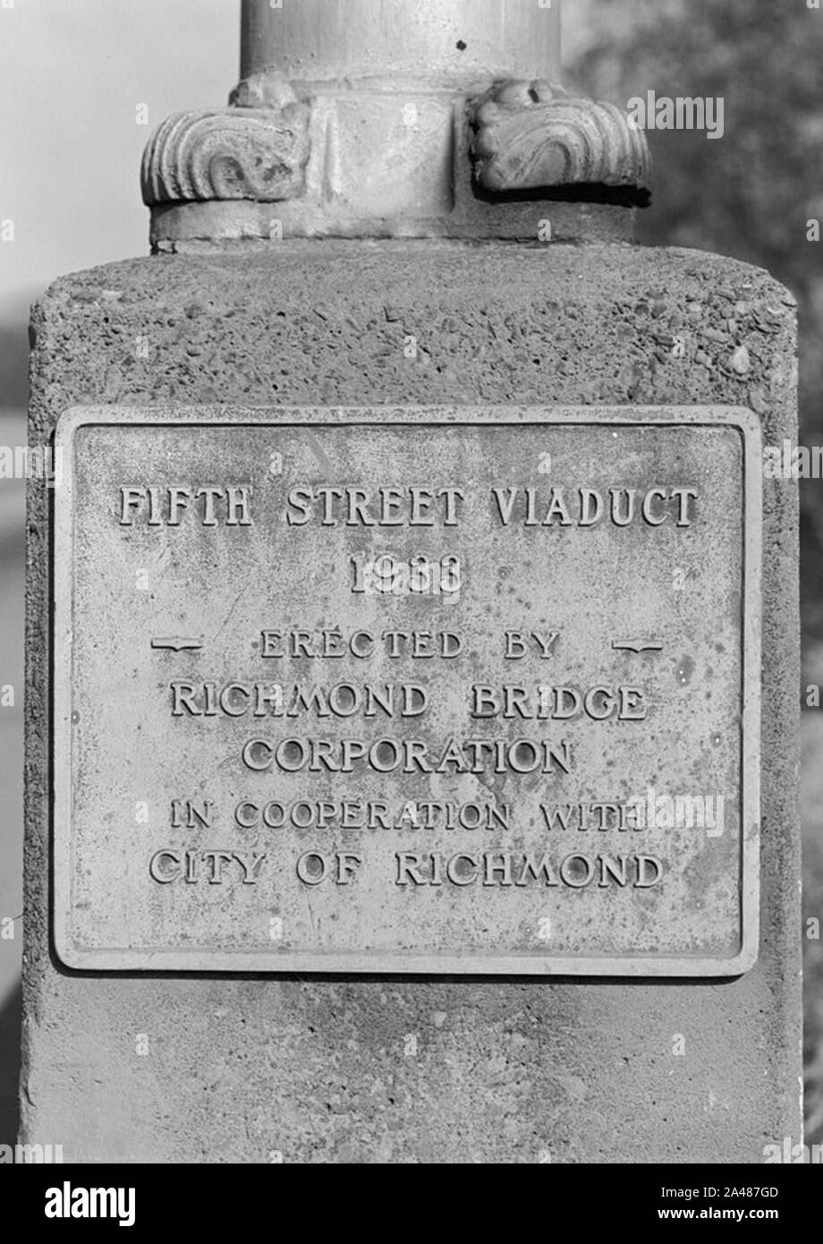 Fifth Street Viaduct south end east parapet Stock Photo - Alamy