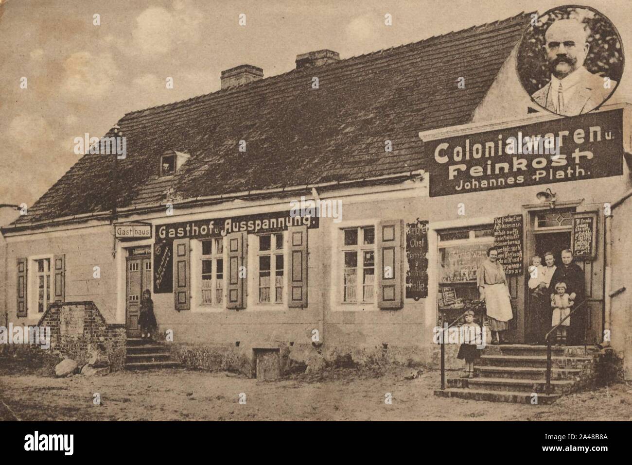 Finkenwalde, Pommern - Gasthof Ausspannung, Kolonialwaren Stock Photo ...