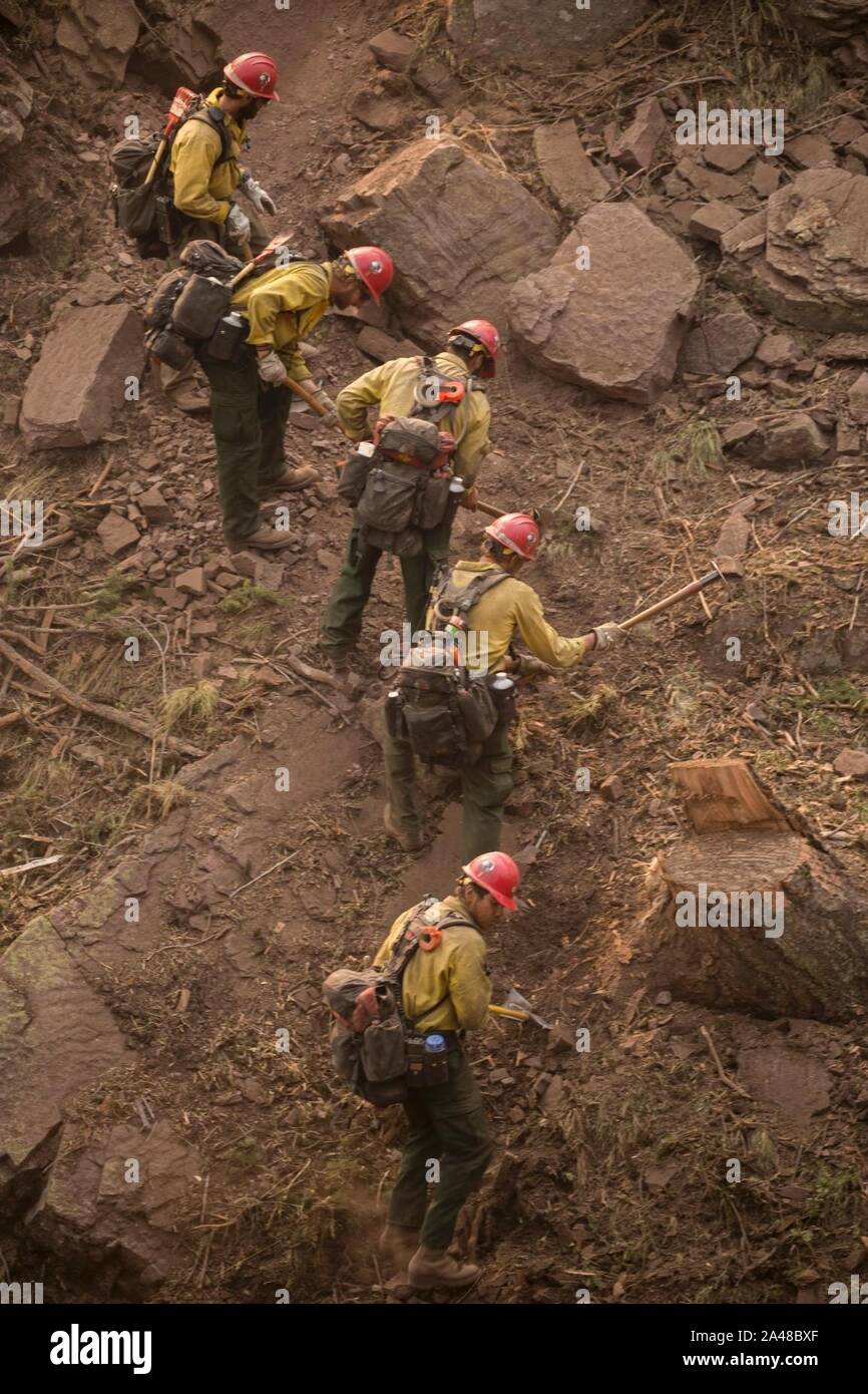 Firefighters dig line Stock Photo - Alamy