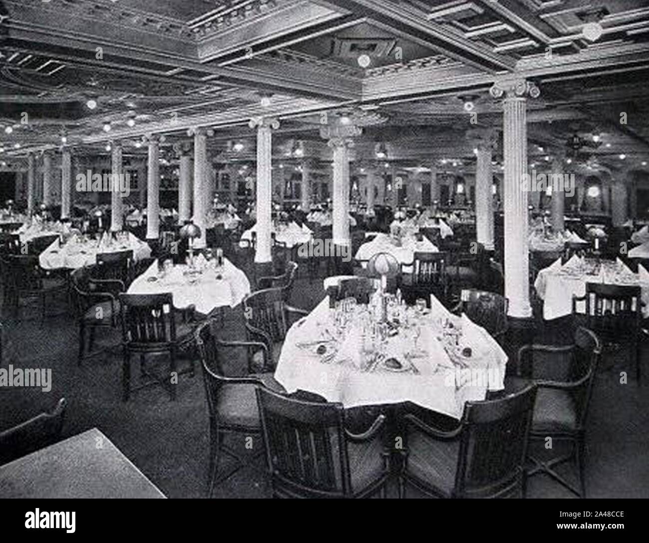 First Class Dining Room of the SS Kronprinzessin Cecilie (length view ...