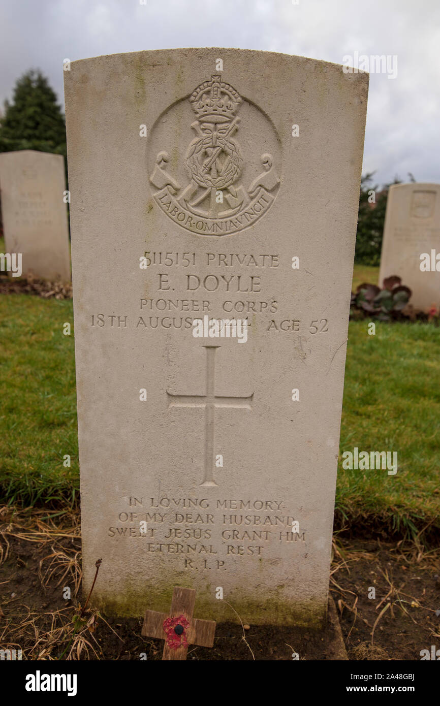 Commonwealth War Graves Commission Grave of Edward Doyle of the Pioneer ...