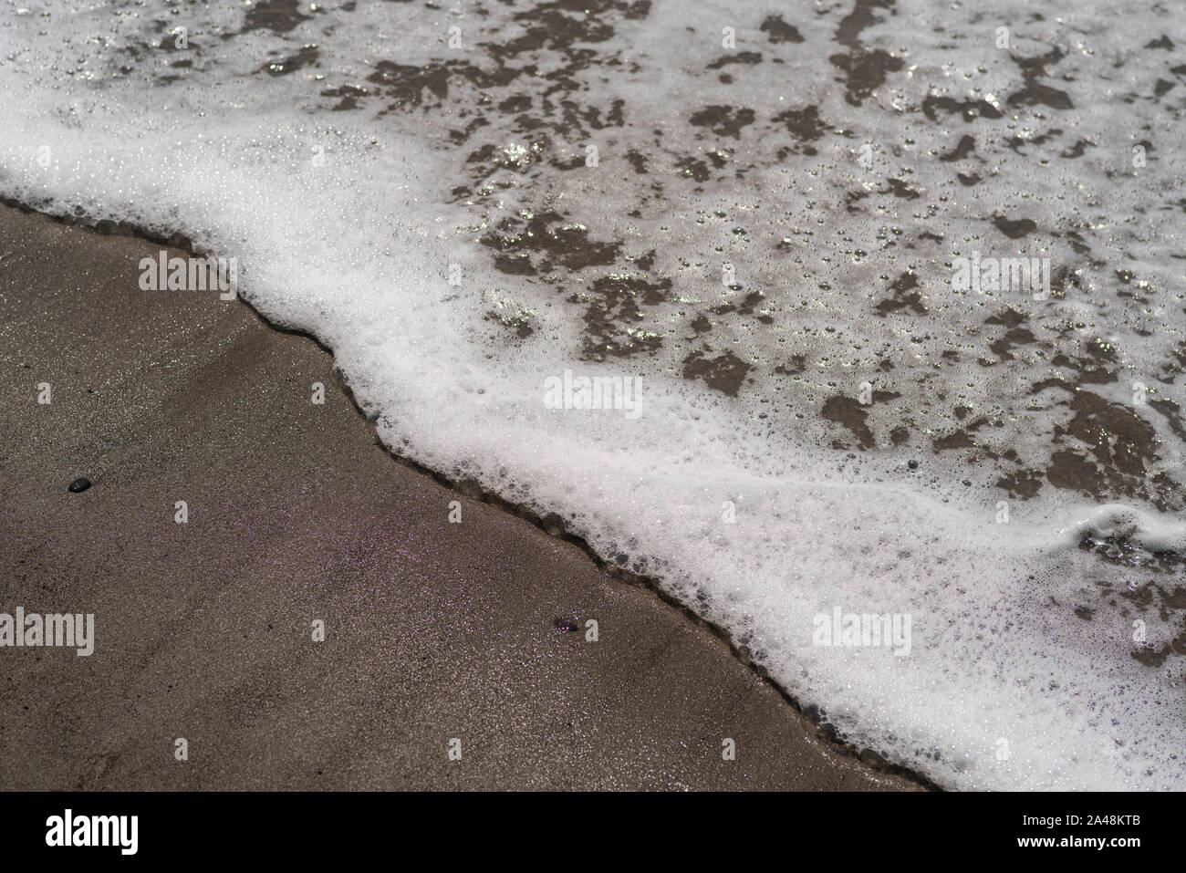 Foam from incoming wave hi-res stock photography and images - Alamy