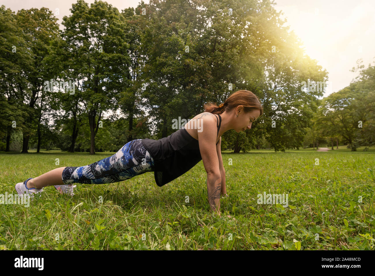 Woman press ups arms hi-res stock photography and images - Alamy