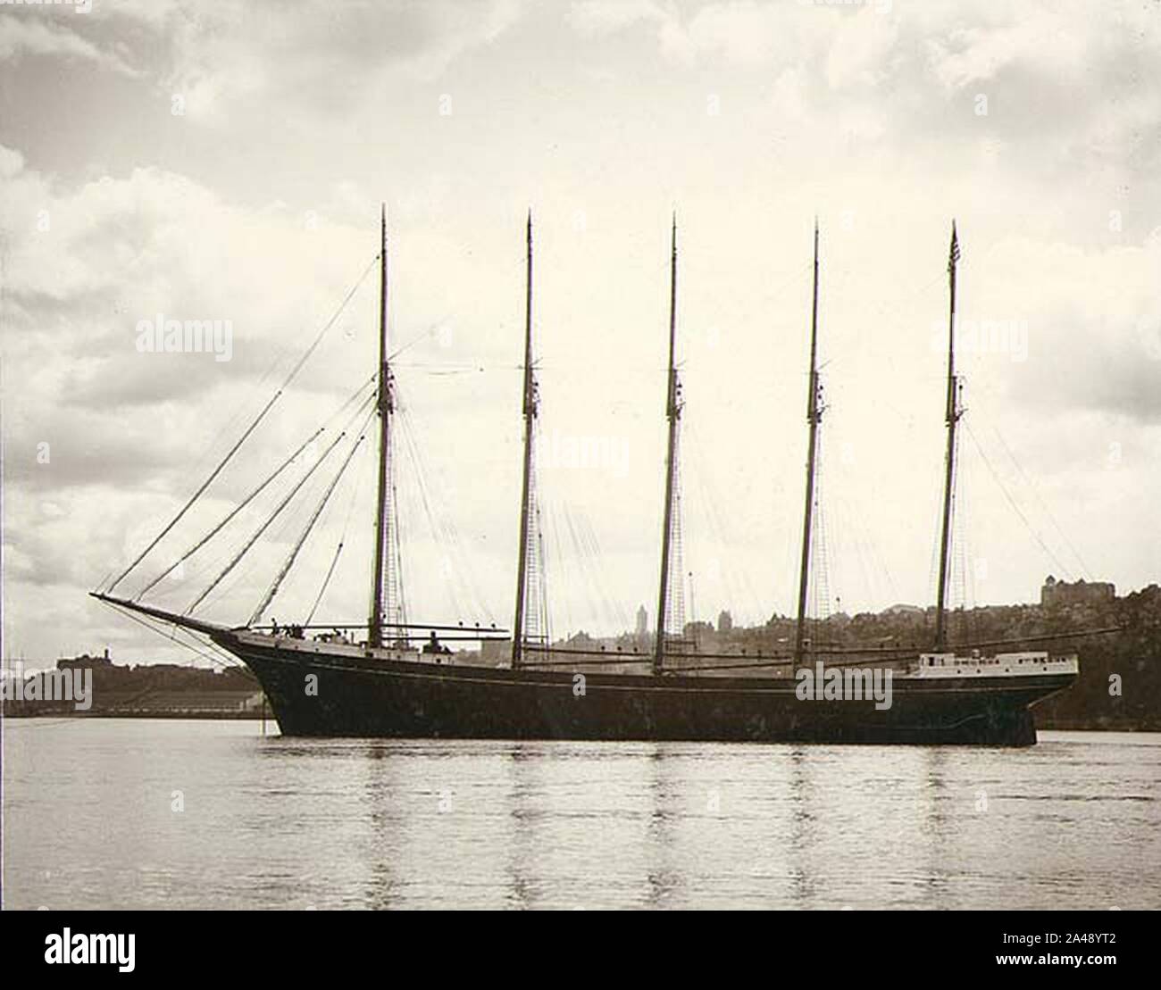 Five masted schooner hi-res stock photography and images - Alamy