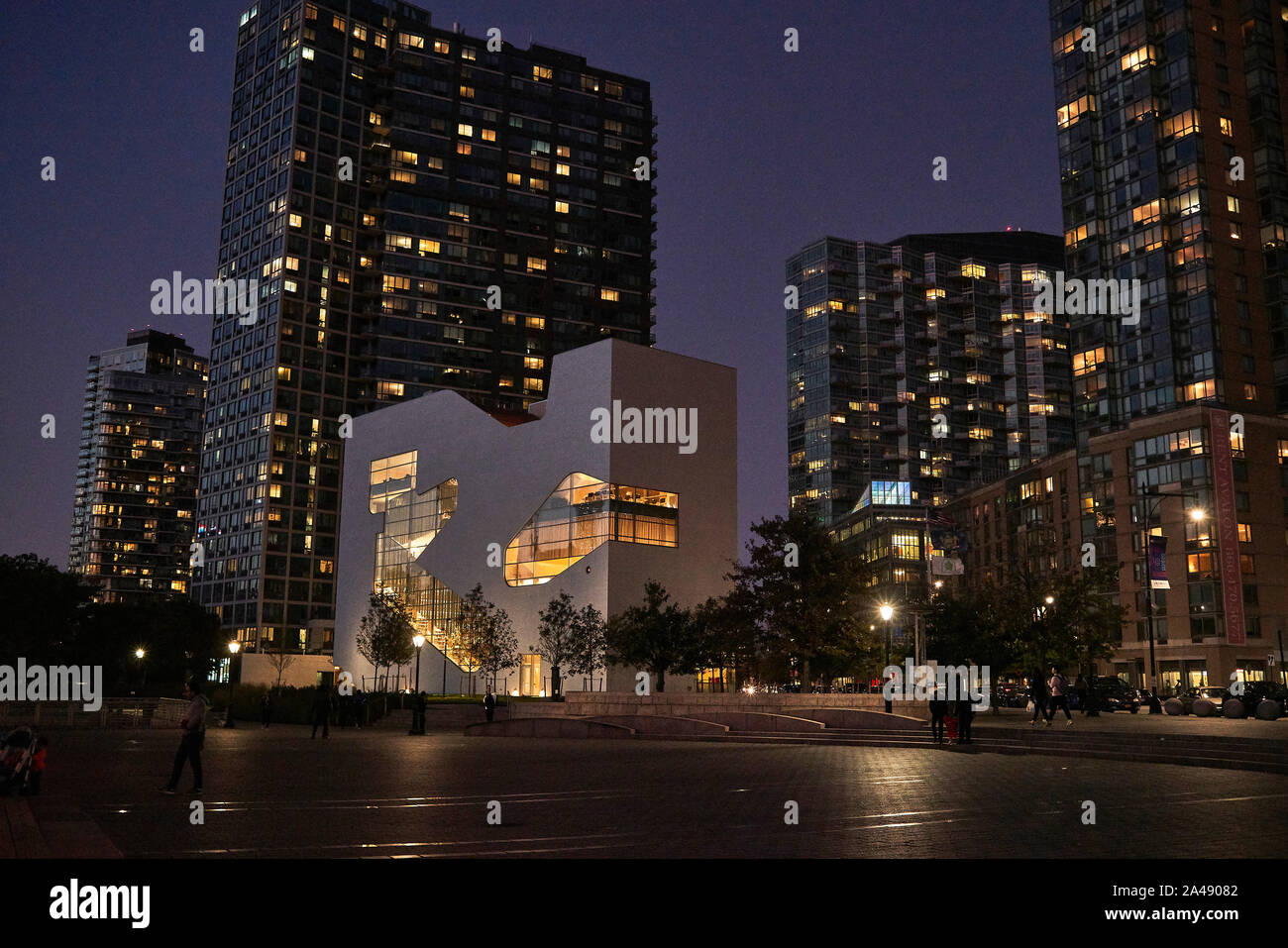 Hunters Point Community Library, designed by Steven Holl Architects ...
