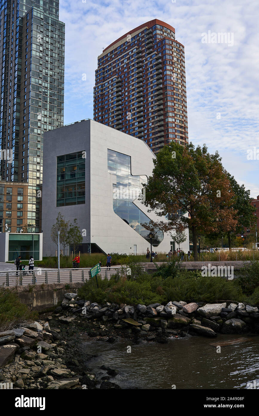 Hunters Point Community Library, designed by Steven Holl Architects ...