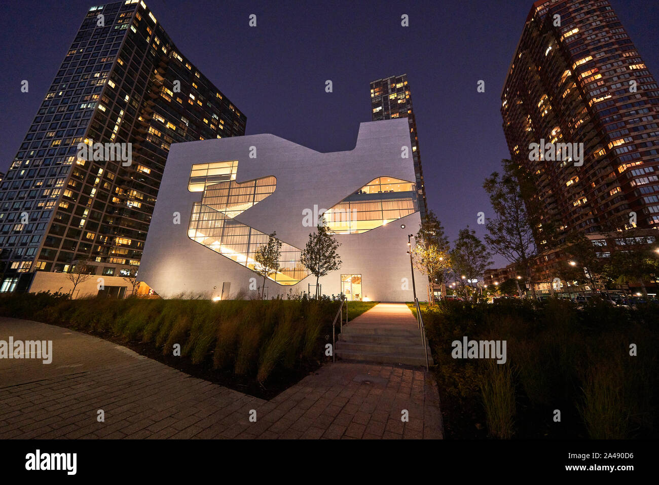 Hunters Point Community Library, designed by Steven Holl Architects ...
