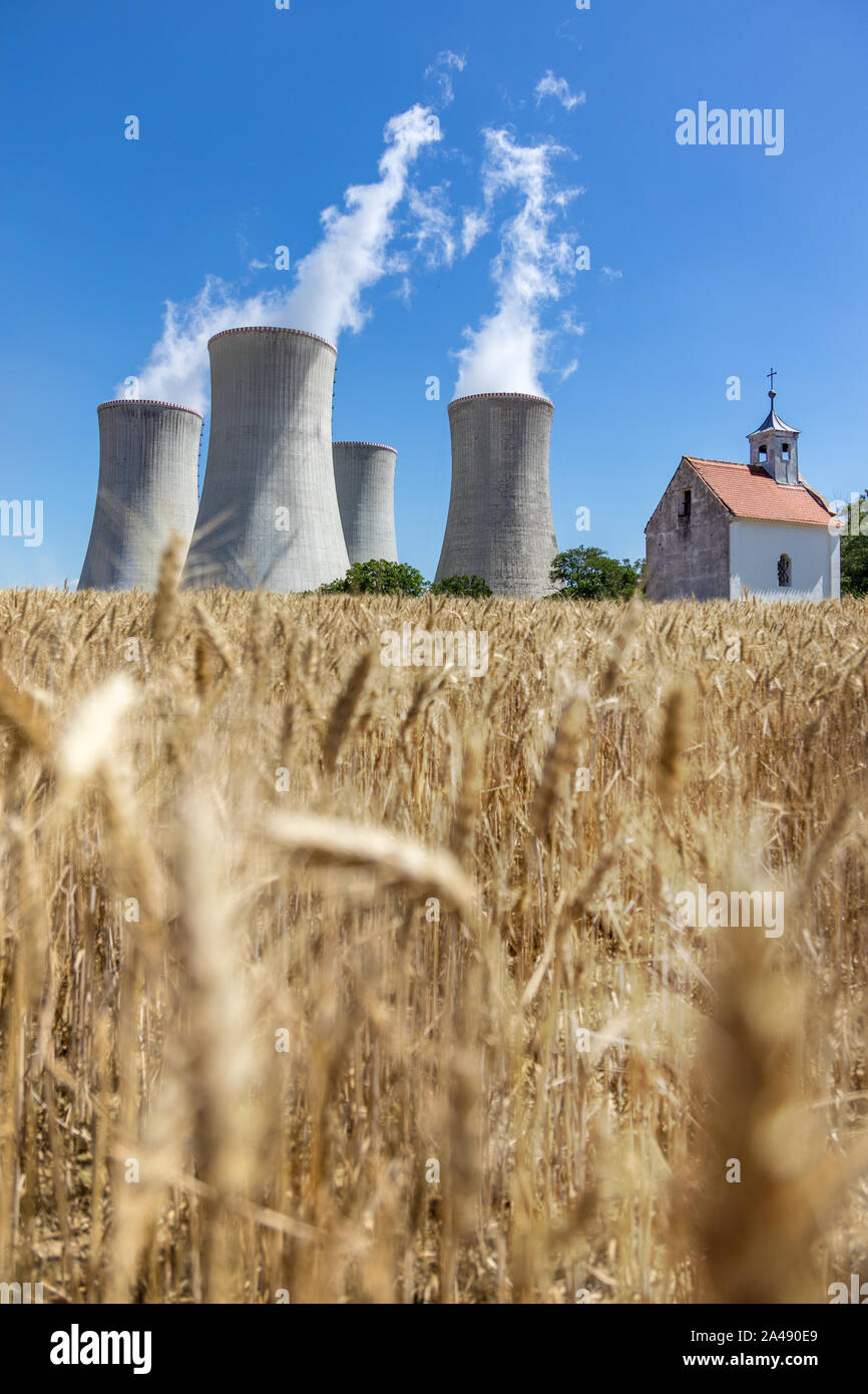 Jaderná elektrárna Dukovany, ČEZ, Morava, Česká republika / Nuclear ...