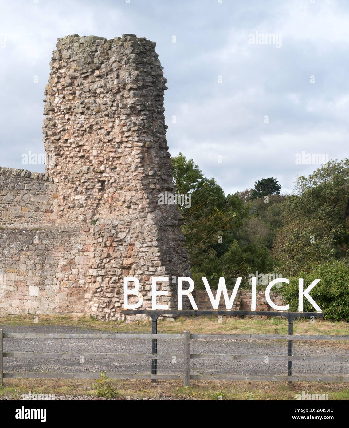 Section medieval town wall hi-res stock photography and images - Alamy
