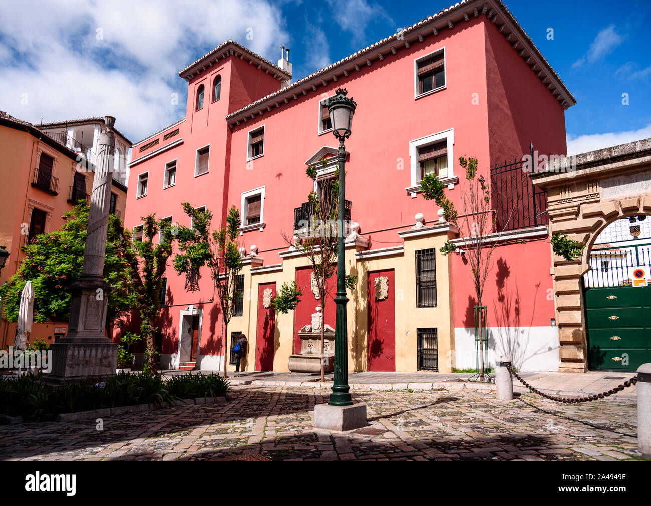 Narrow square hi-res stock photography and images - Alamy