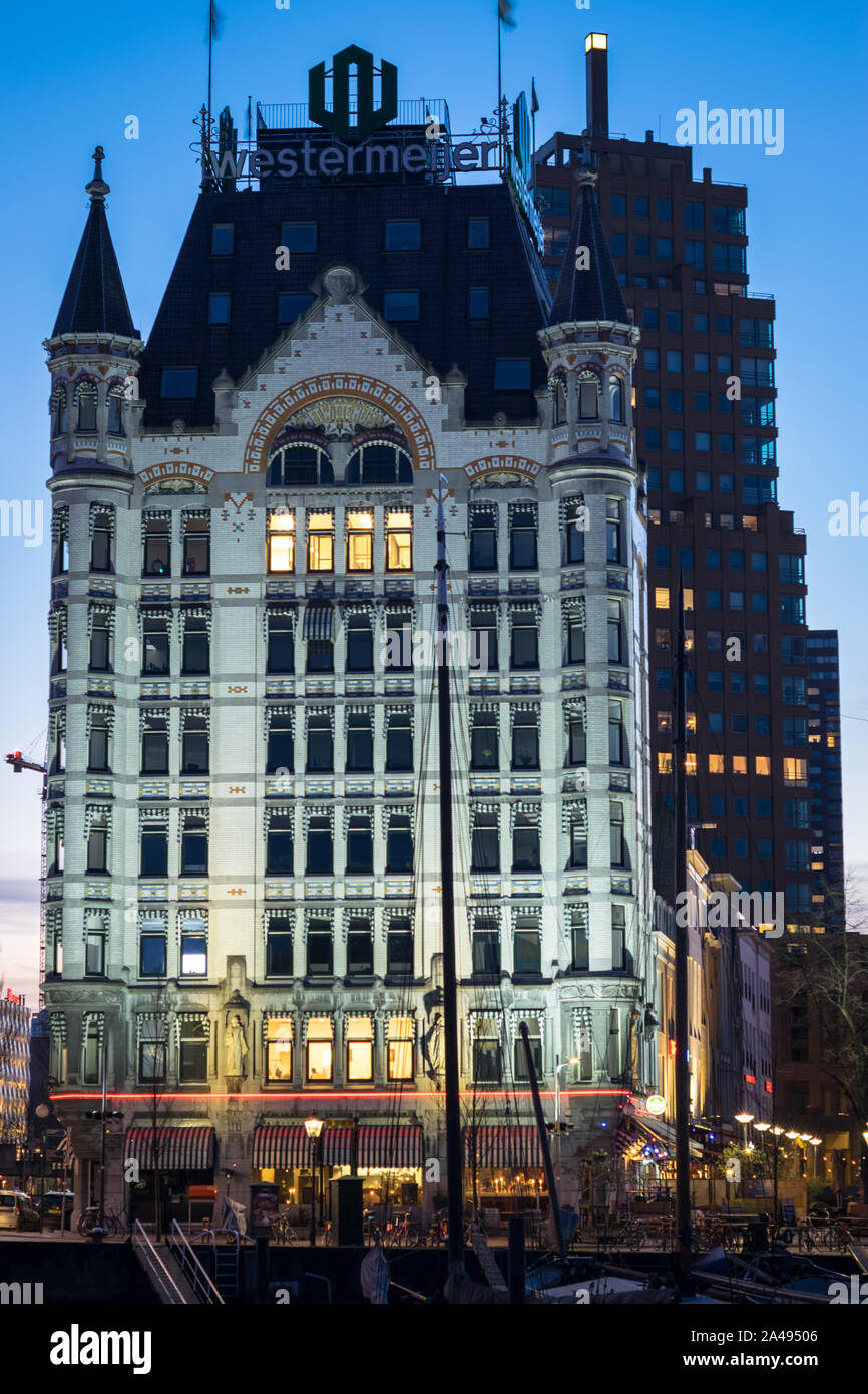 "Het Witte Huis" (The White House) is the name of a building in ...