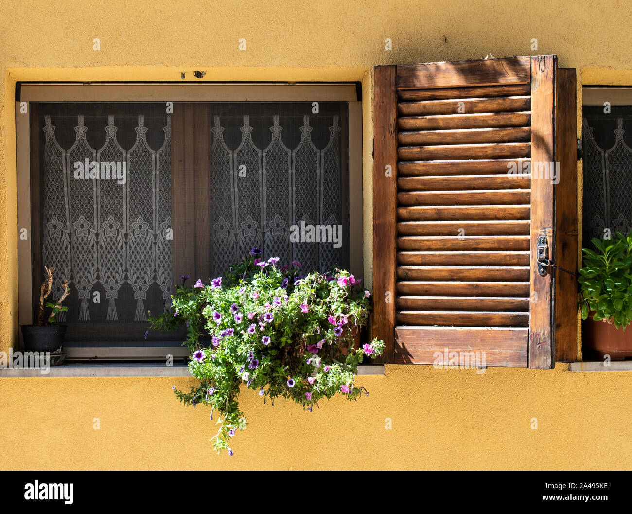 Typical italian facade with window. Italian house. Traditional style ...
