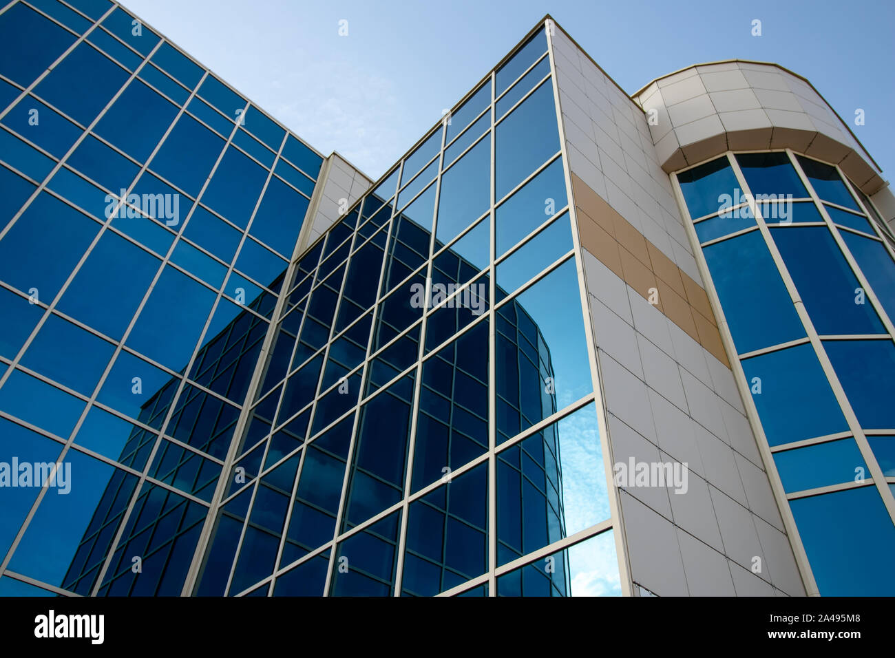 High rise modern business center hi-res stock photography and images ...
