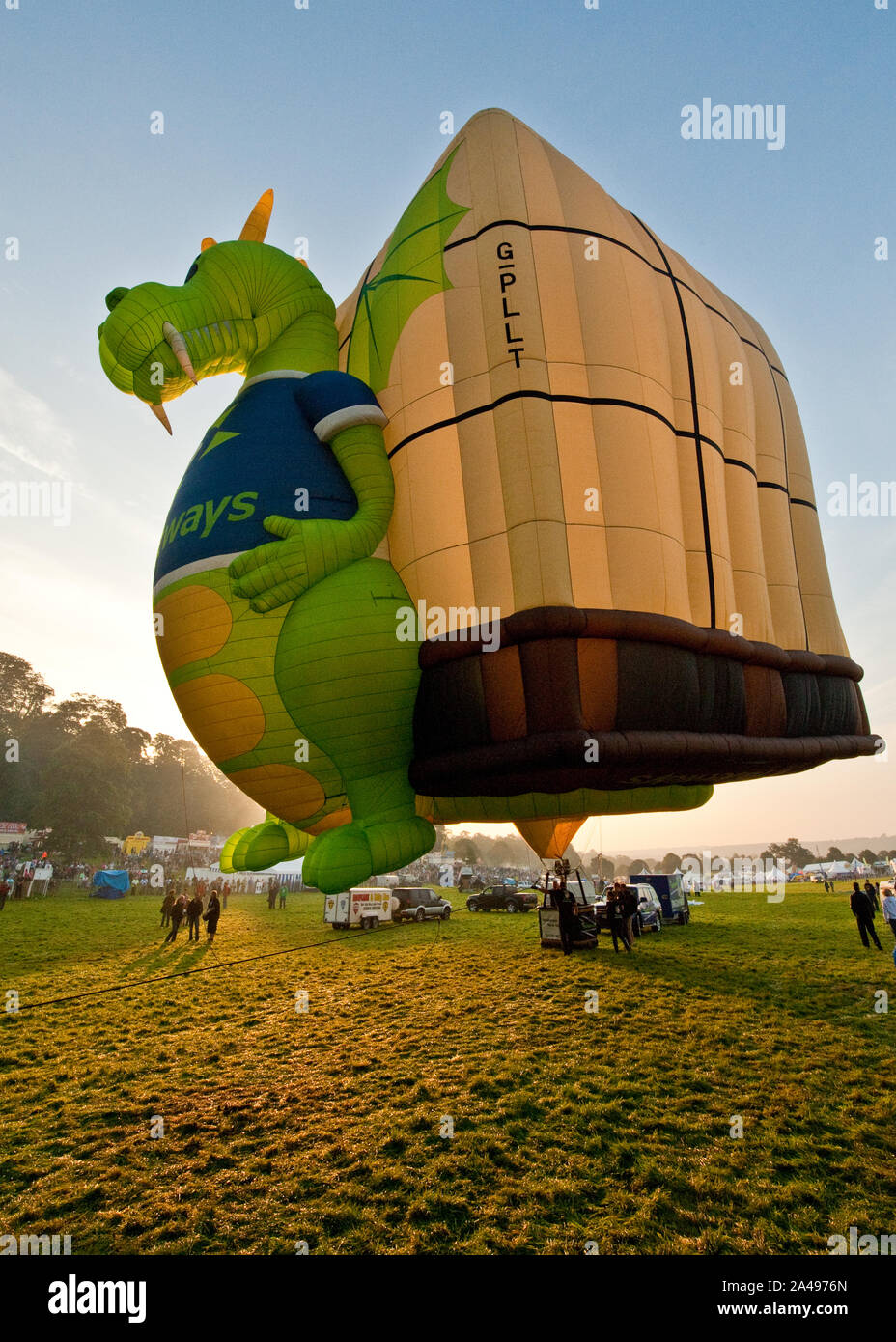 "Palletways" cube parcel and dragon hot air balloon. Bristol ...