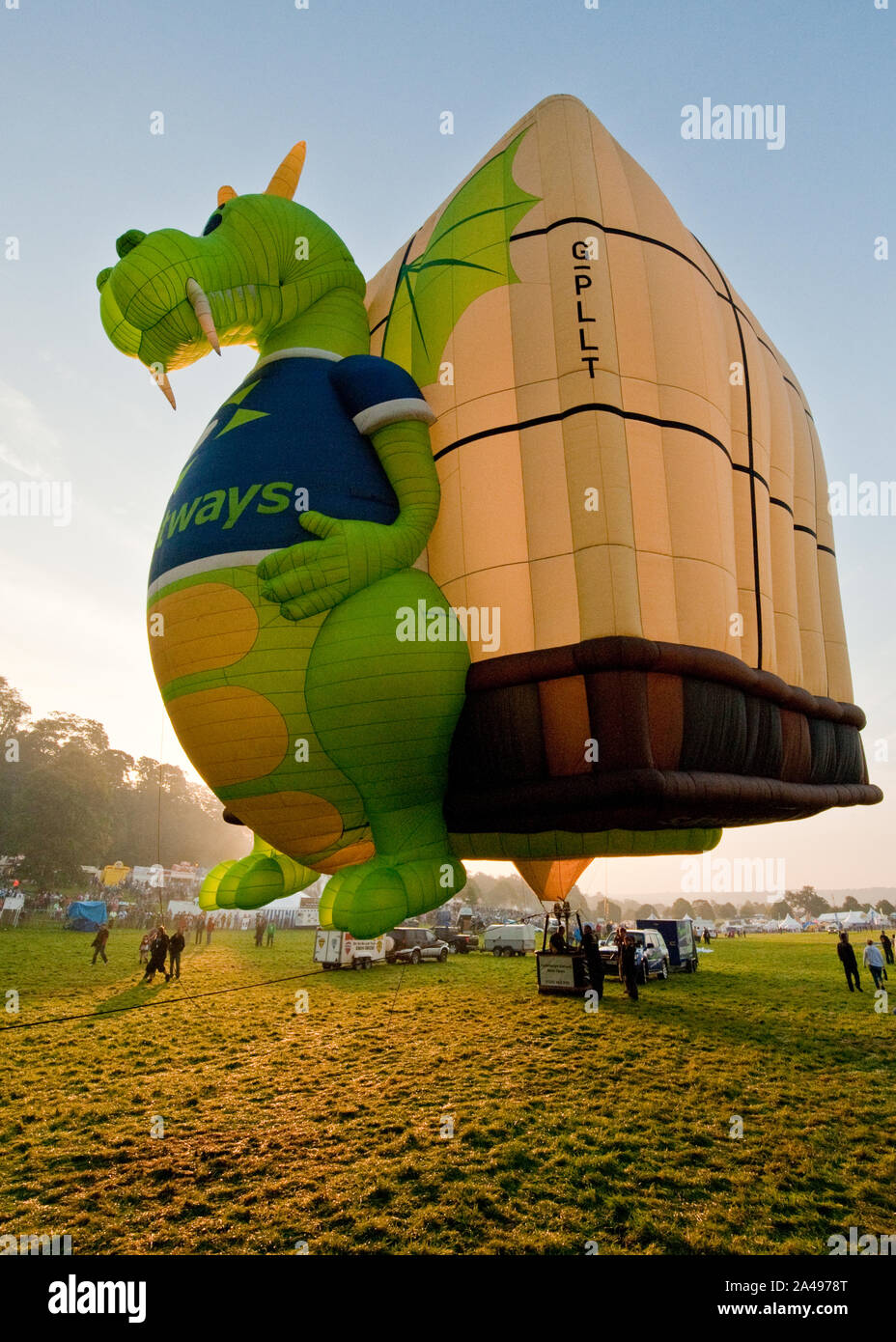 "Palletways" cube parcel and dragon hot air balloon. Bristol ...