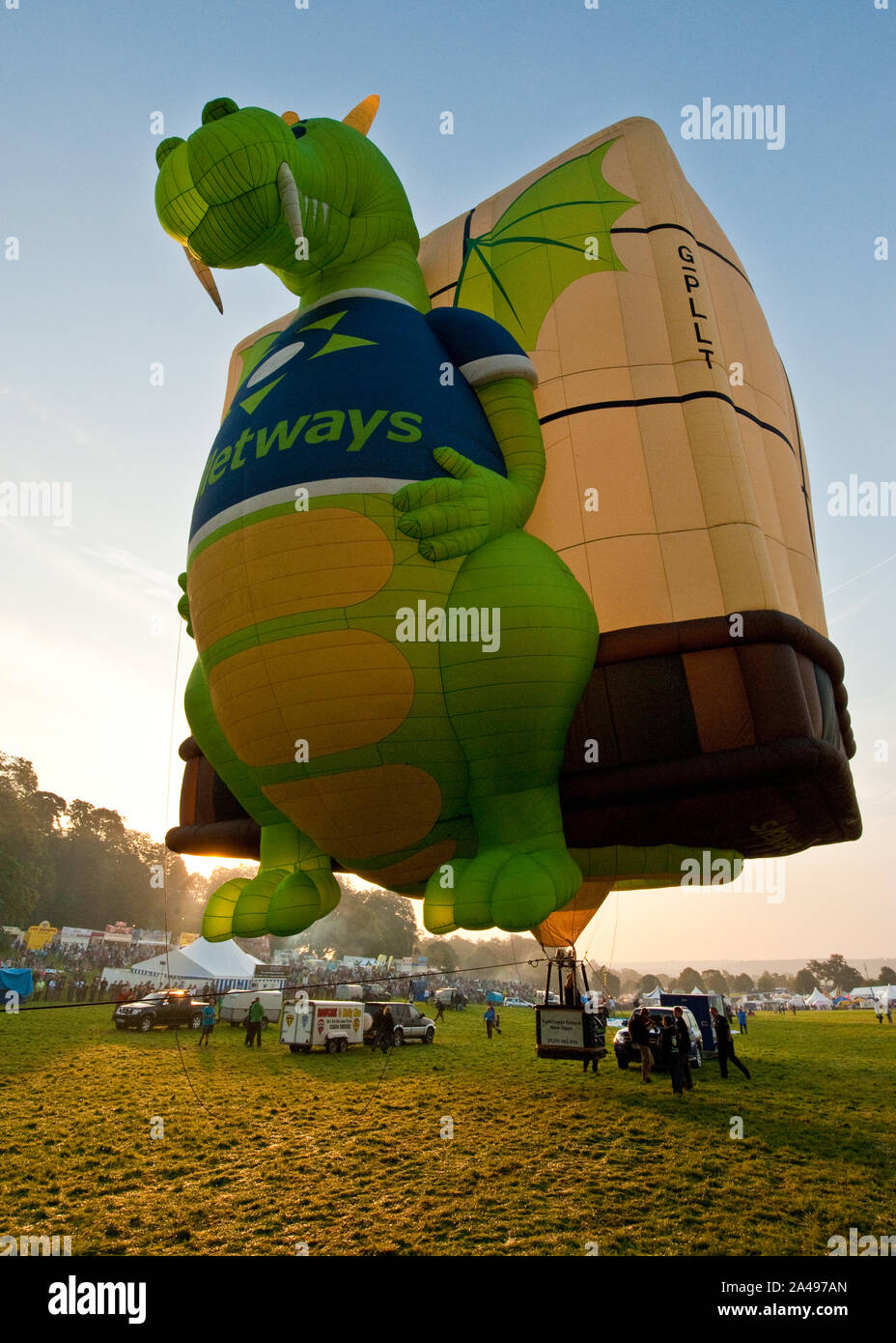 "Palletways" cube parcel and dragon hot air balloon. Bristol ...